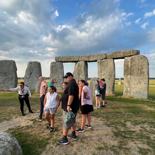 Stonehenge Tours from London - Expert Guided Tours - Tourist England